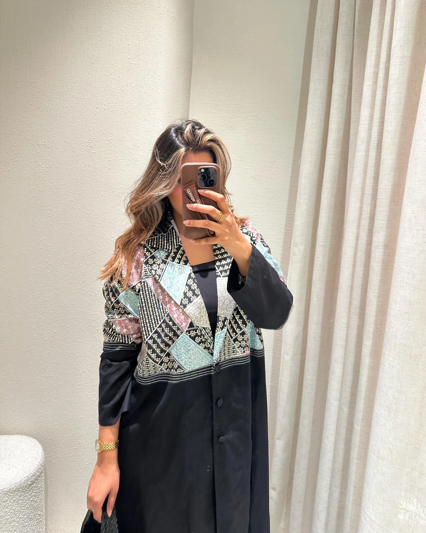 AC 002 – Abaya Check