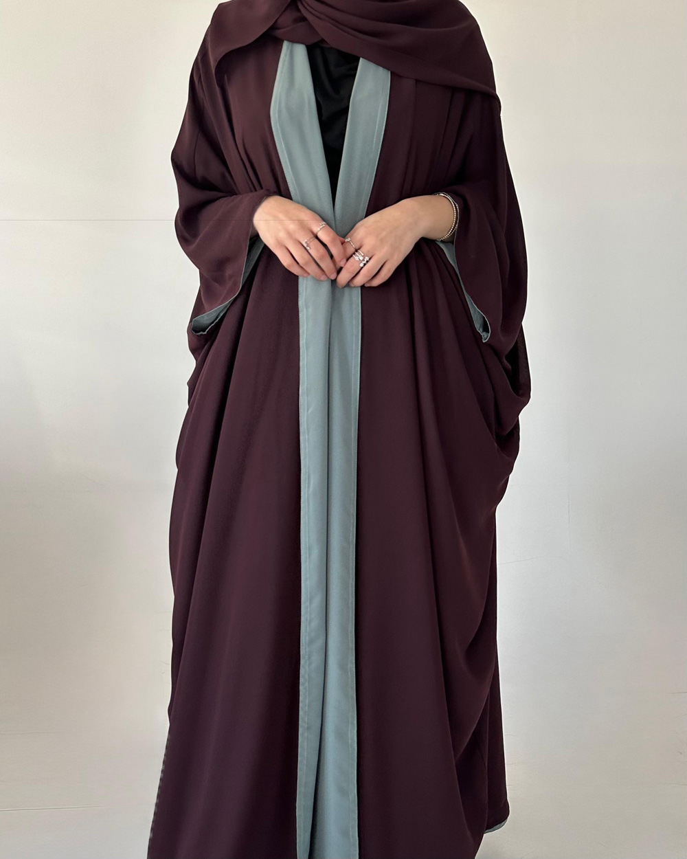 AC 035 – Abaya Check