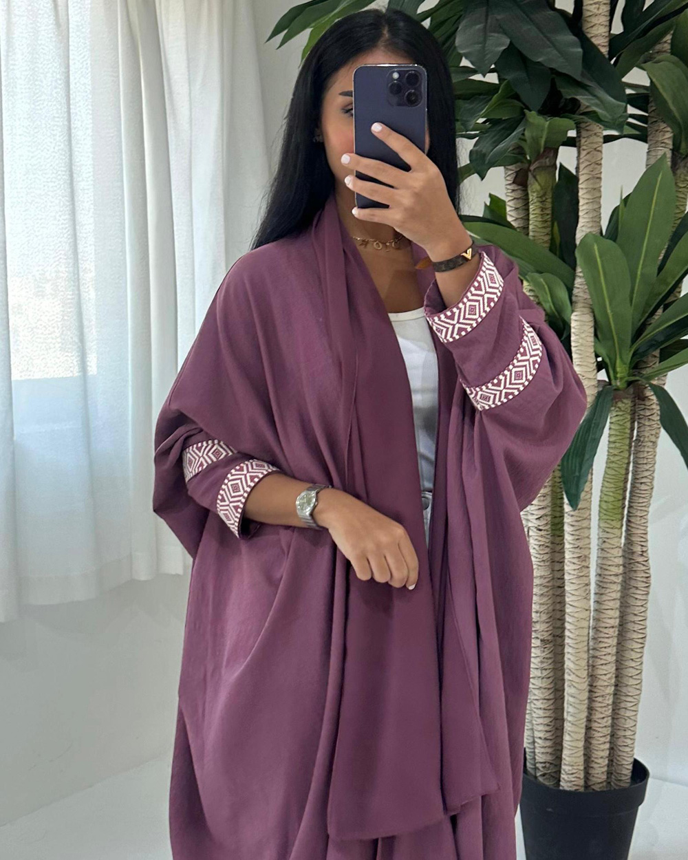 AC 045 – Abaya Check