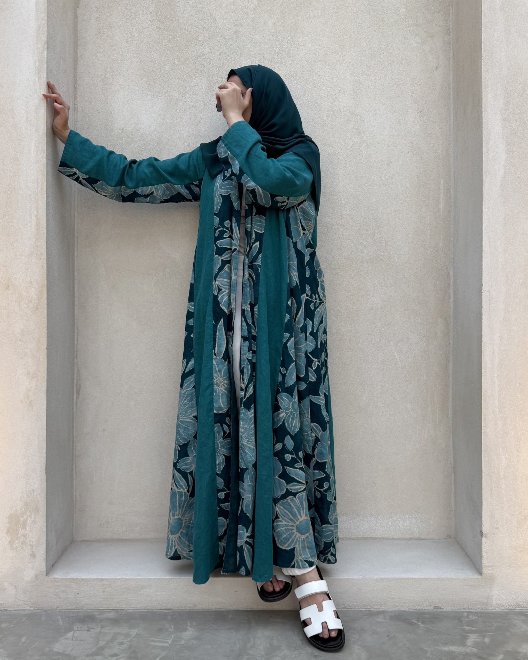 AC 053 – Abaya Check