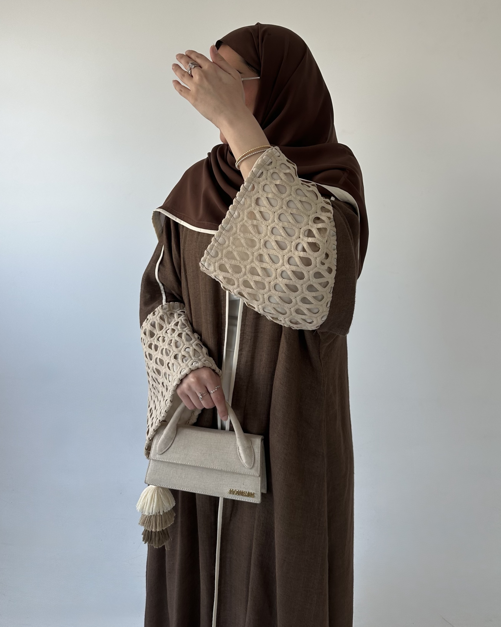 AC 093 – Abaya Check